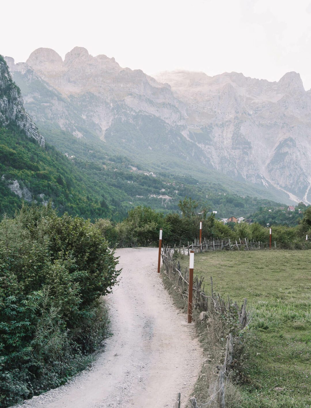 Theth - Reiseguide für das Bergdorf in den Albanischen Alpen