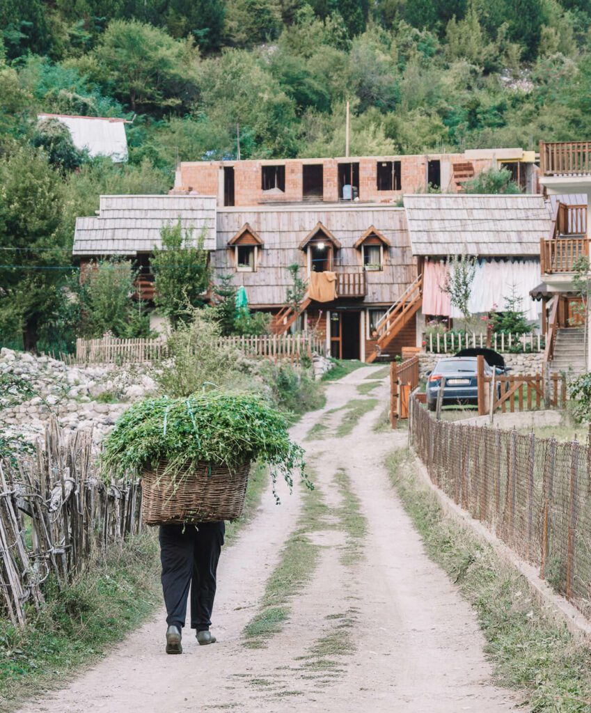 Theth - Reiseguide für das Bergdorf in den Albanischen Alpen