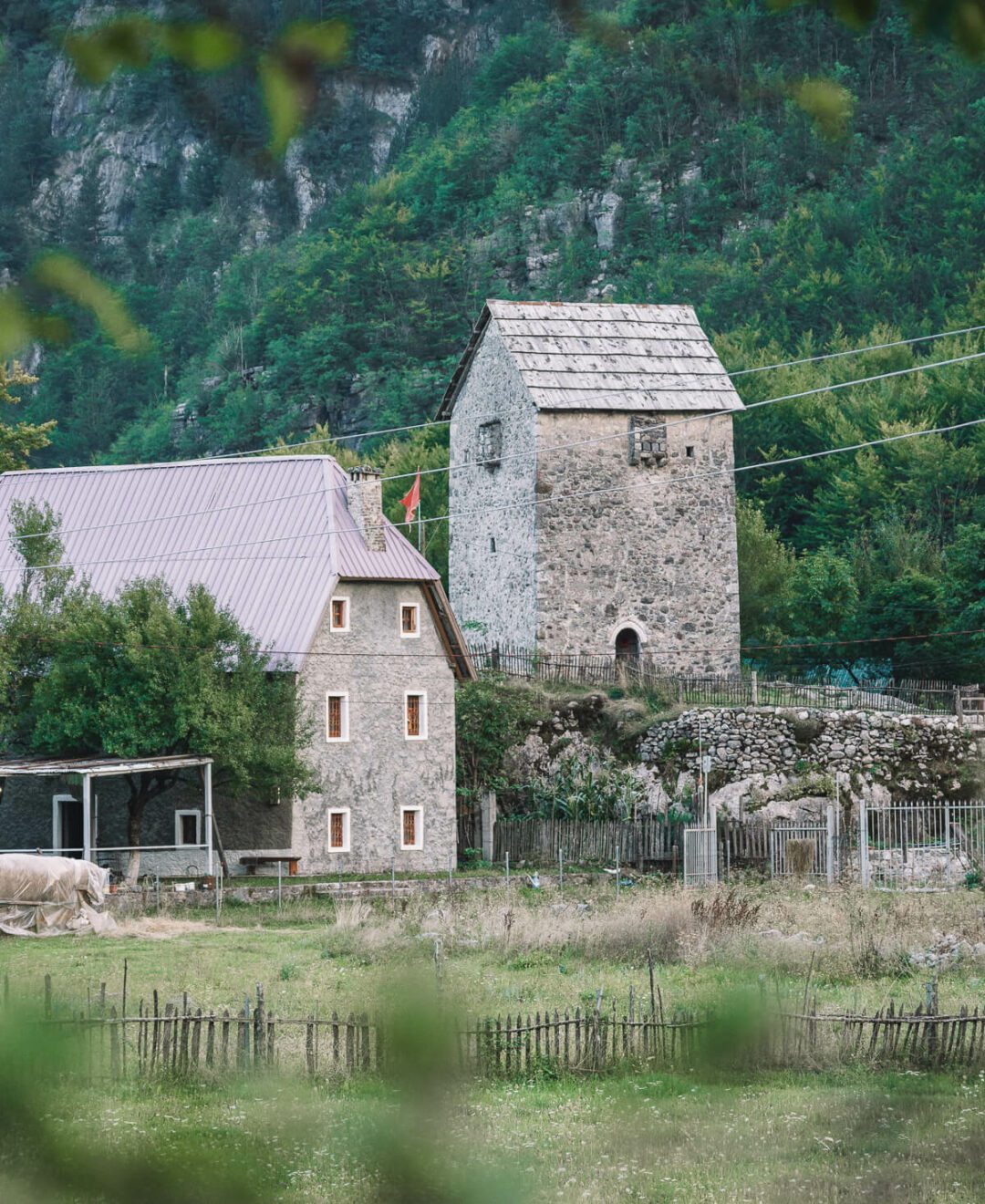 Theth - Reiseguide für das Bergdorf in den Albanischen Alpen