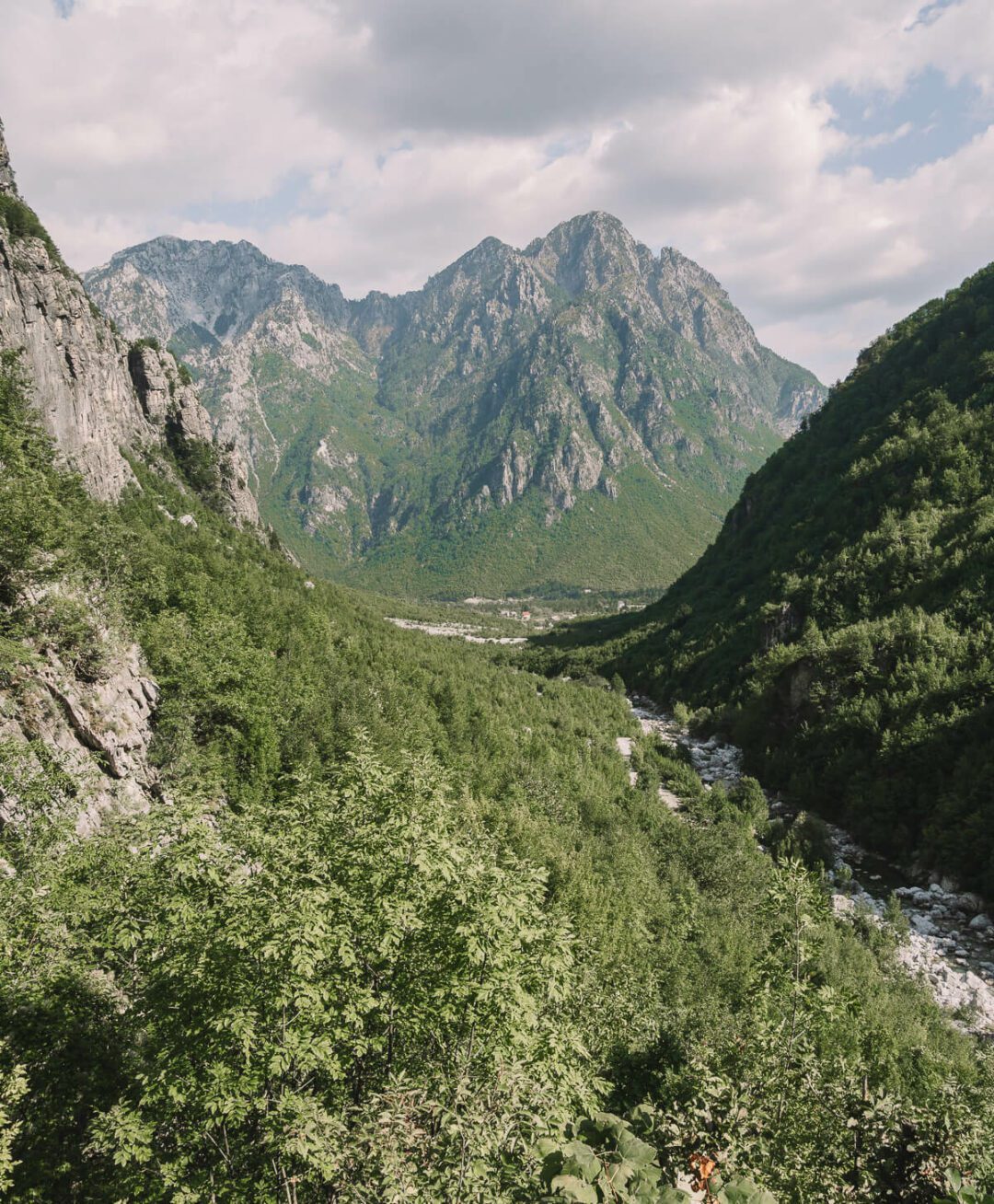 Theth - Reiseguide für das Bergdorf in den Albanischen Alpen